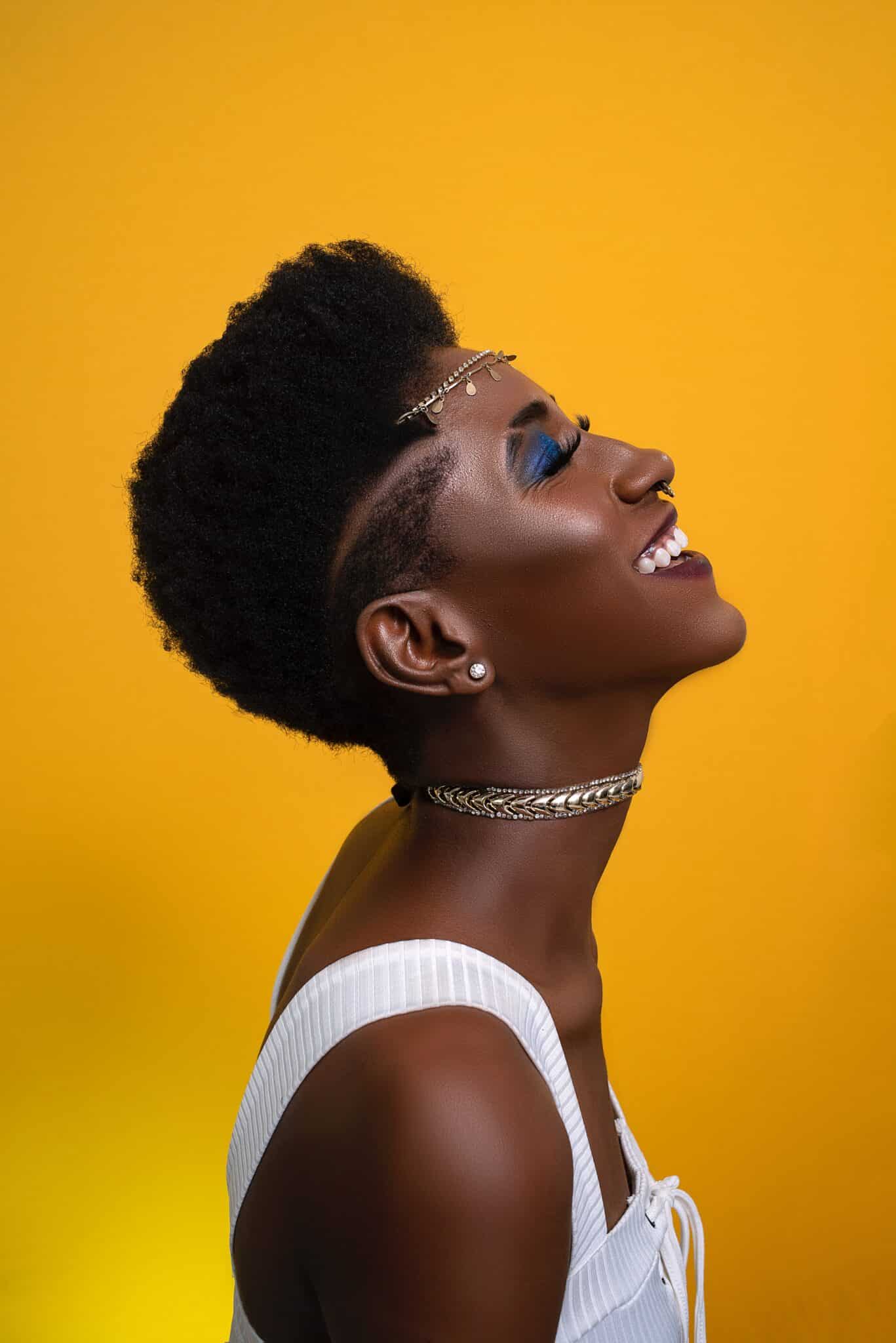 Cabello RIZADO: DEFINICIÓN y CARACTERÍSTICAS CLAVE